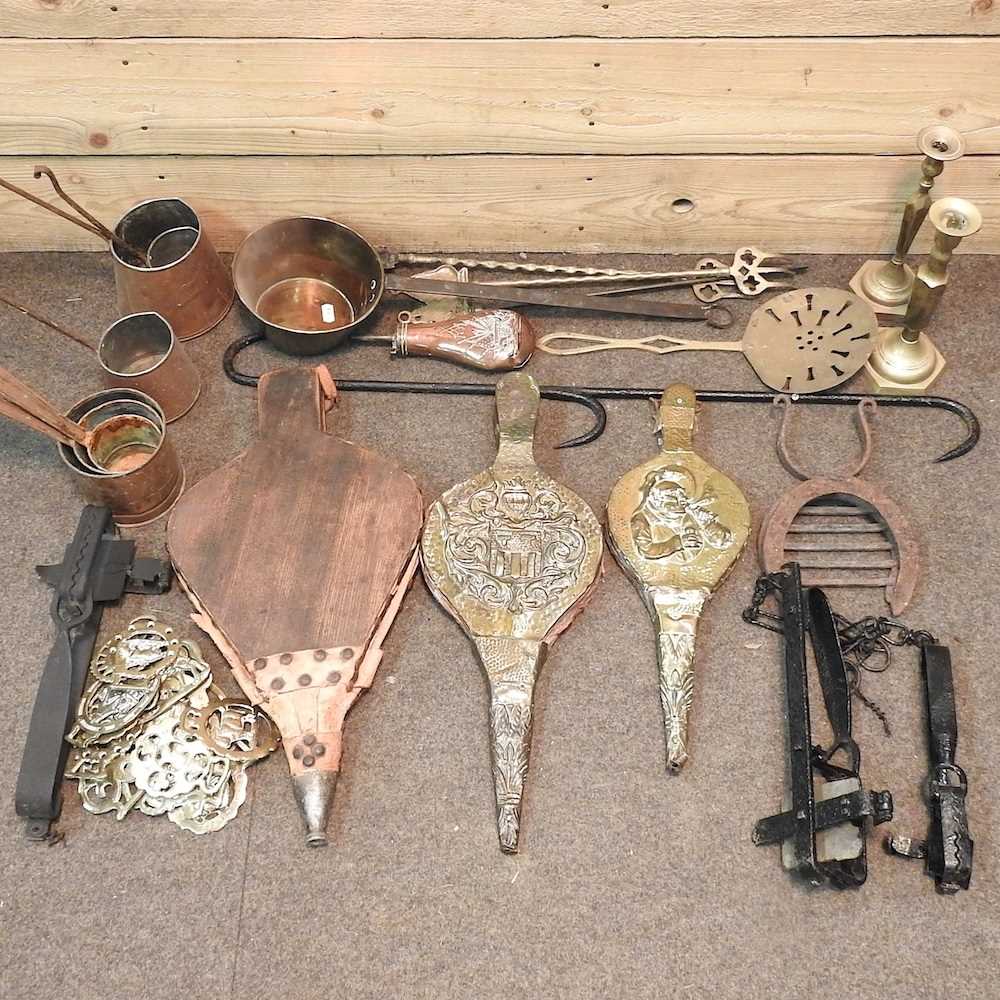 Lot 252 - A collection of metalwares