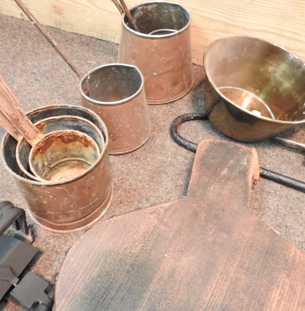 Lot 252 - A collection of metalwares