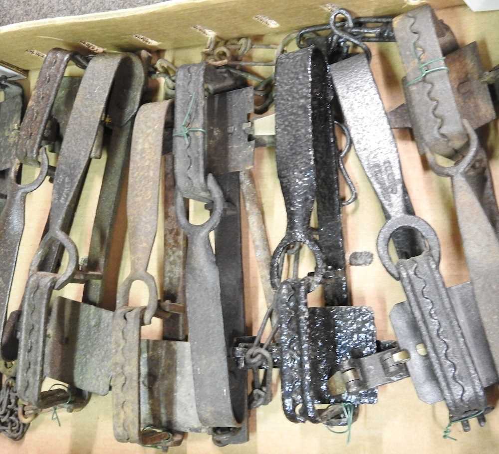 Lot 539 - A collection of traps