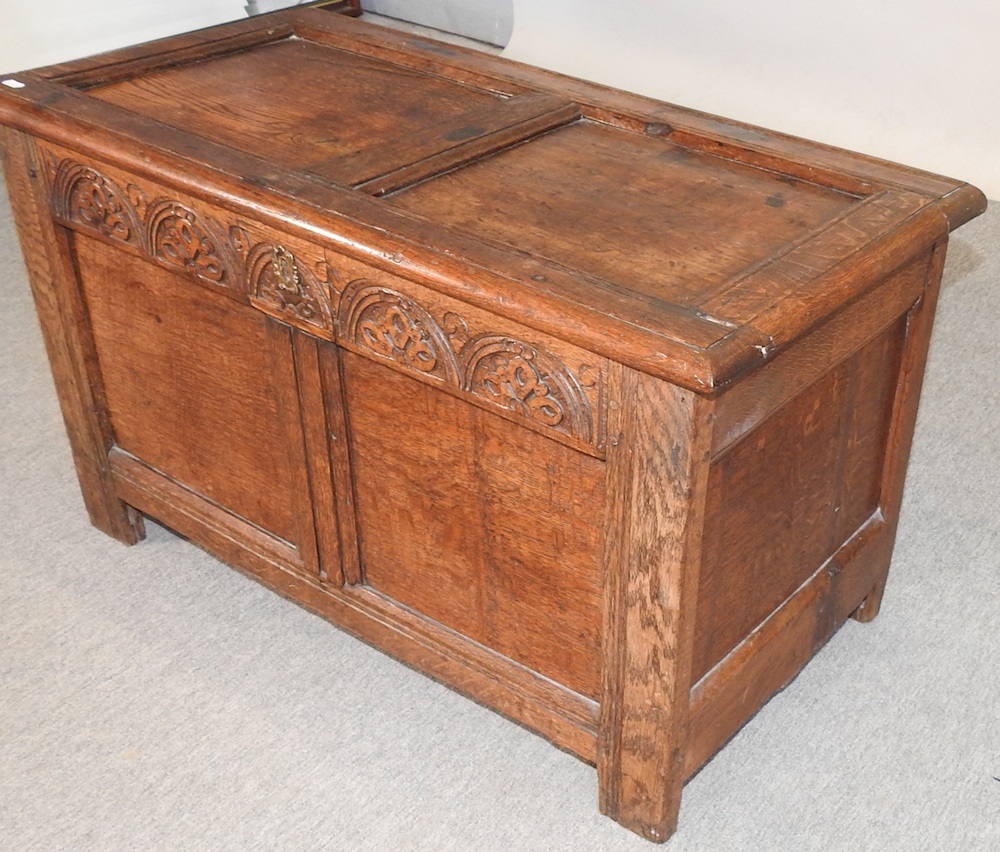 Lot 344 - An oak coffer