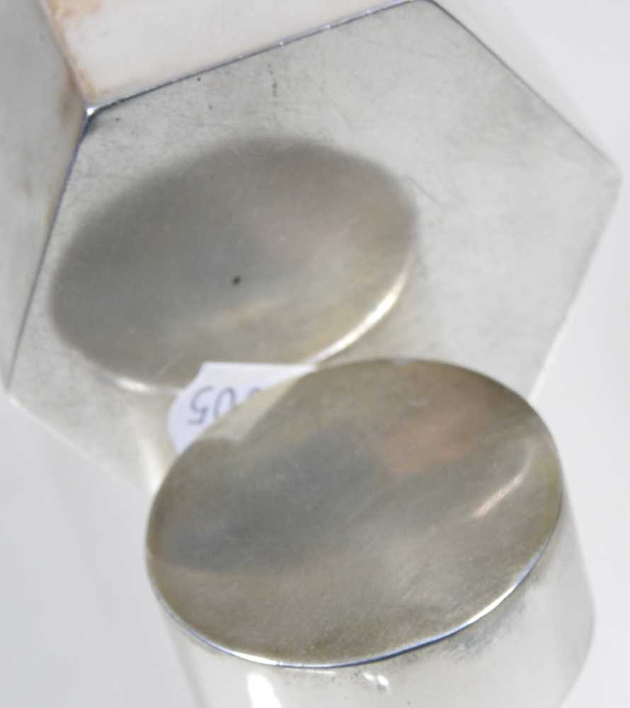 Lot 202 - A silver caddy