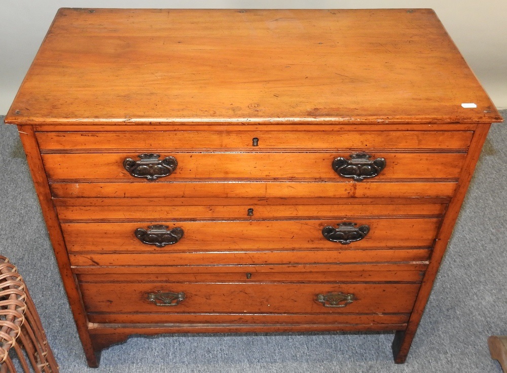 Lot 515 - A chest, chair and stools