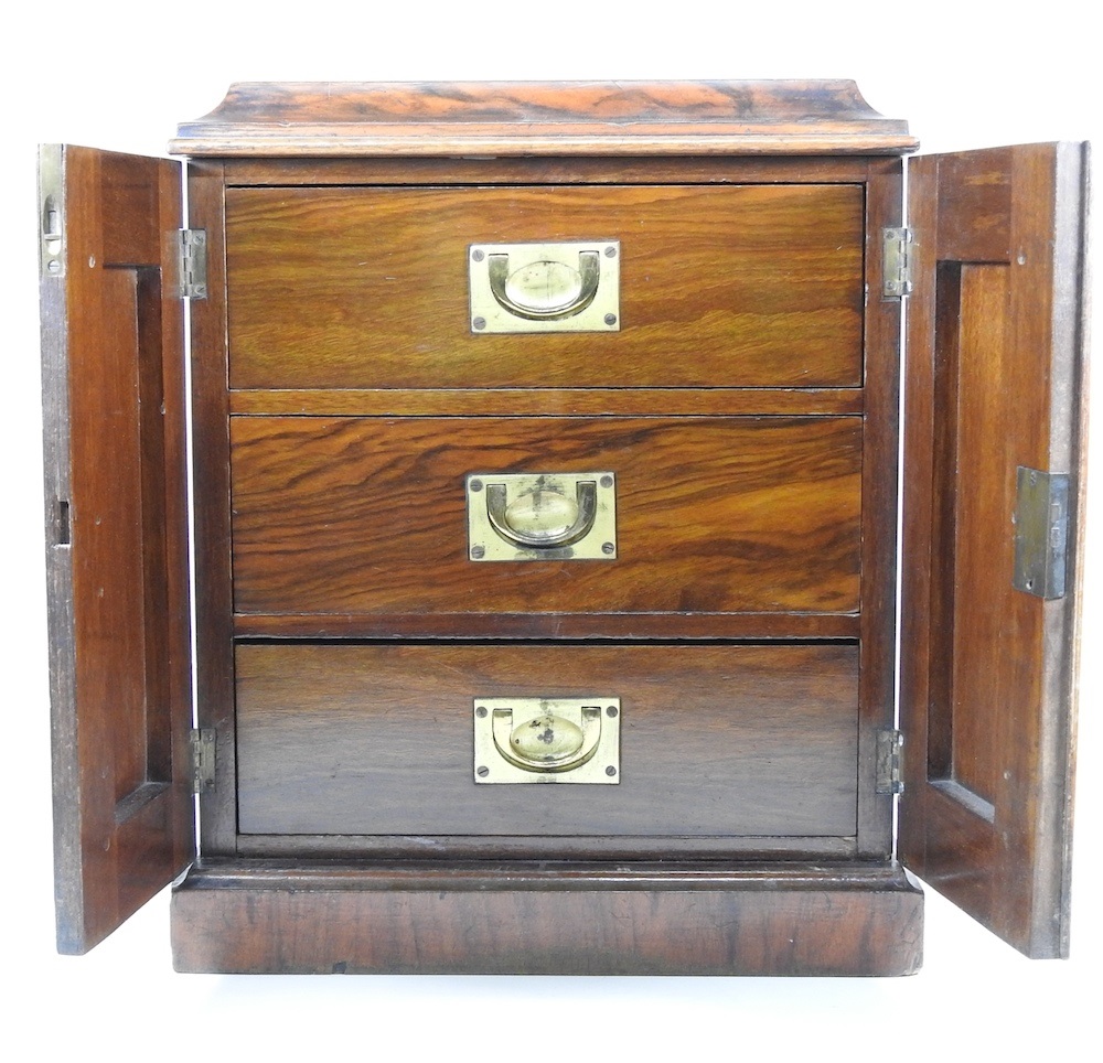 Lot 42 - A Victorian cabinet