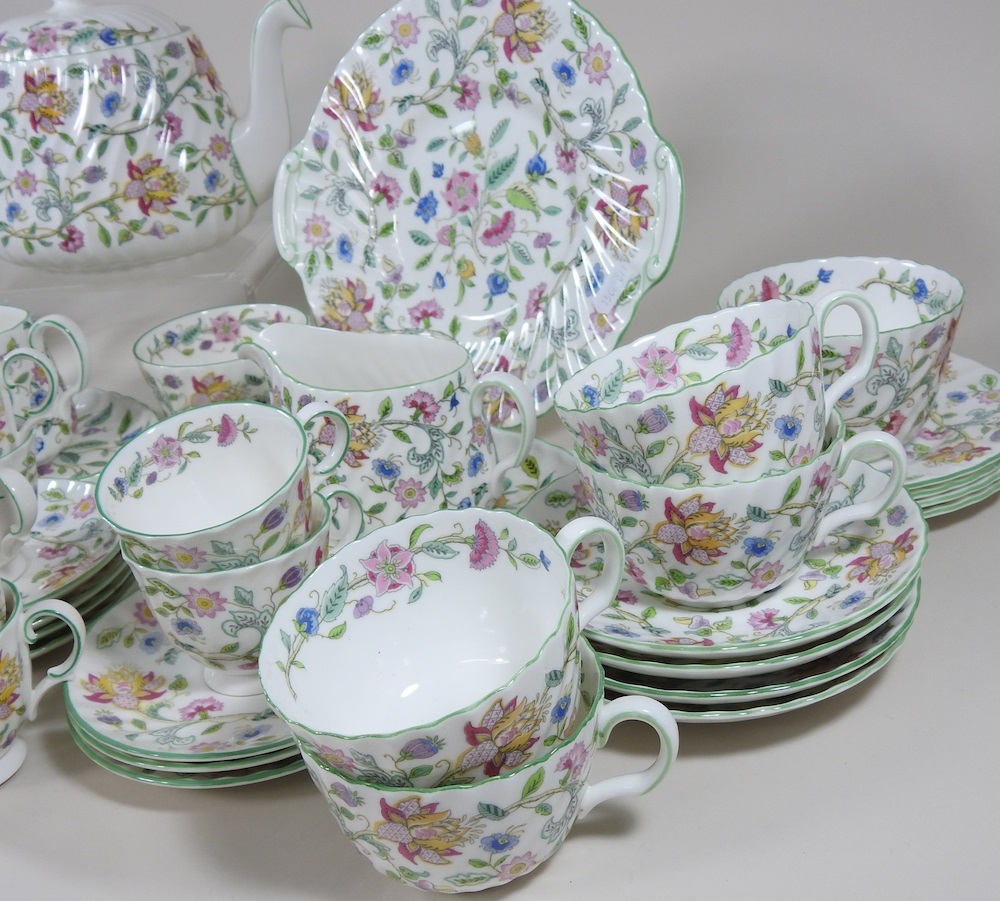 Lot 513 - A Minton service