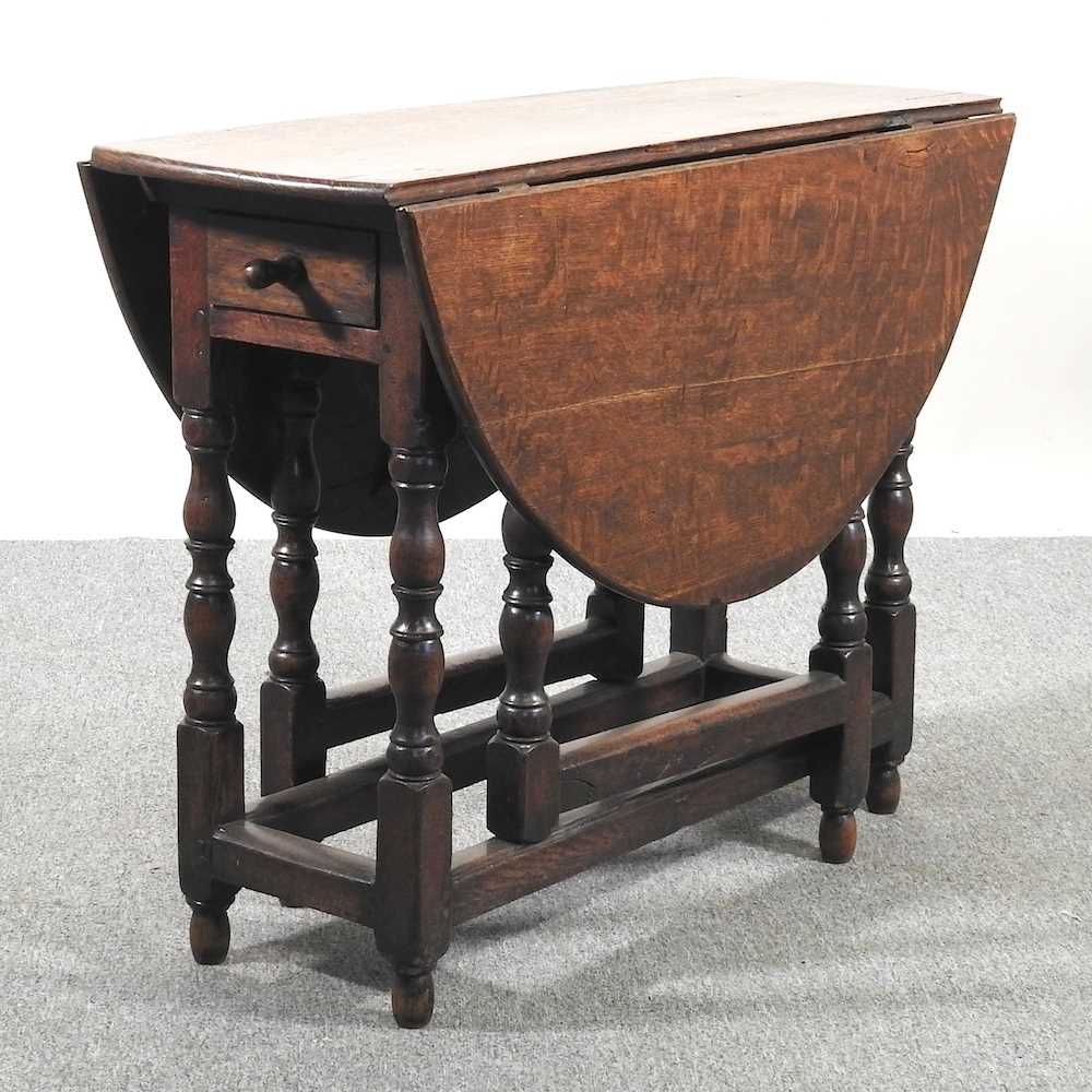 Lot 467 - A gateleg table