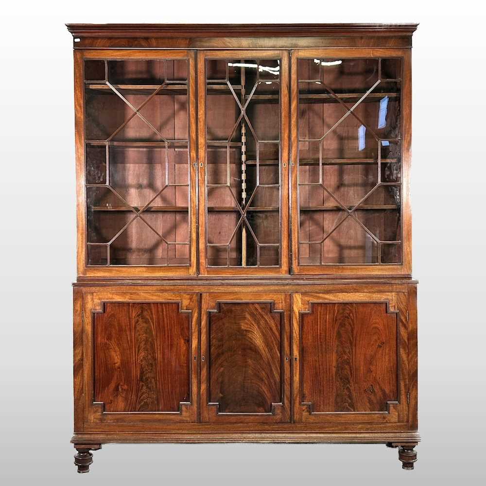 Lot 270 - A Regency bookcase