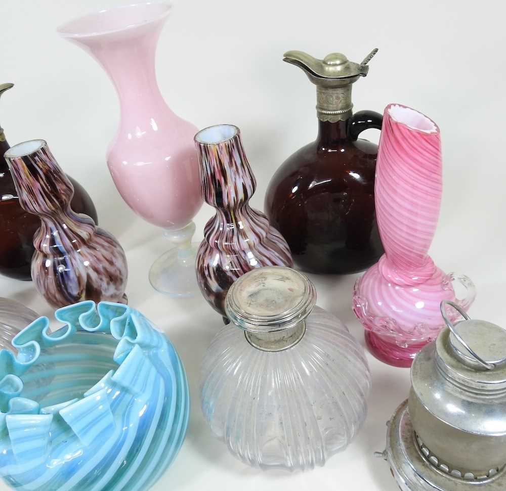 Lot 425 - A collection of glass