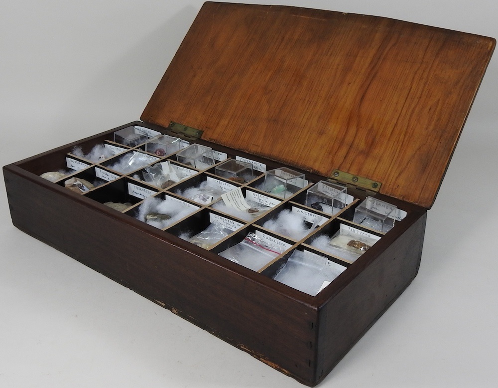 Lot 280 - A collection of rock samples