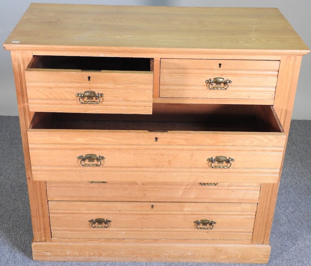 Lot 168 - An Edwardian ash chest of drawers