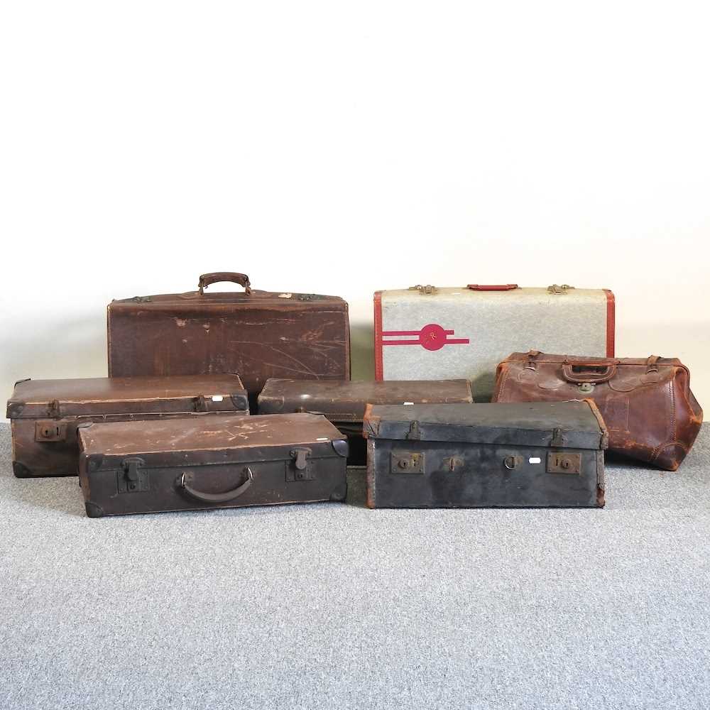 Lot 304 - A collection of vintage cases