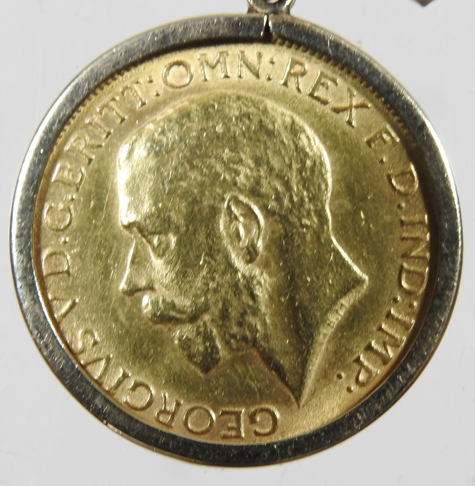 Lot 40 - A George V sovereign on chain