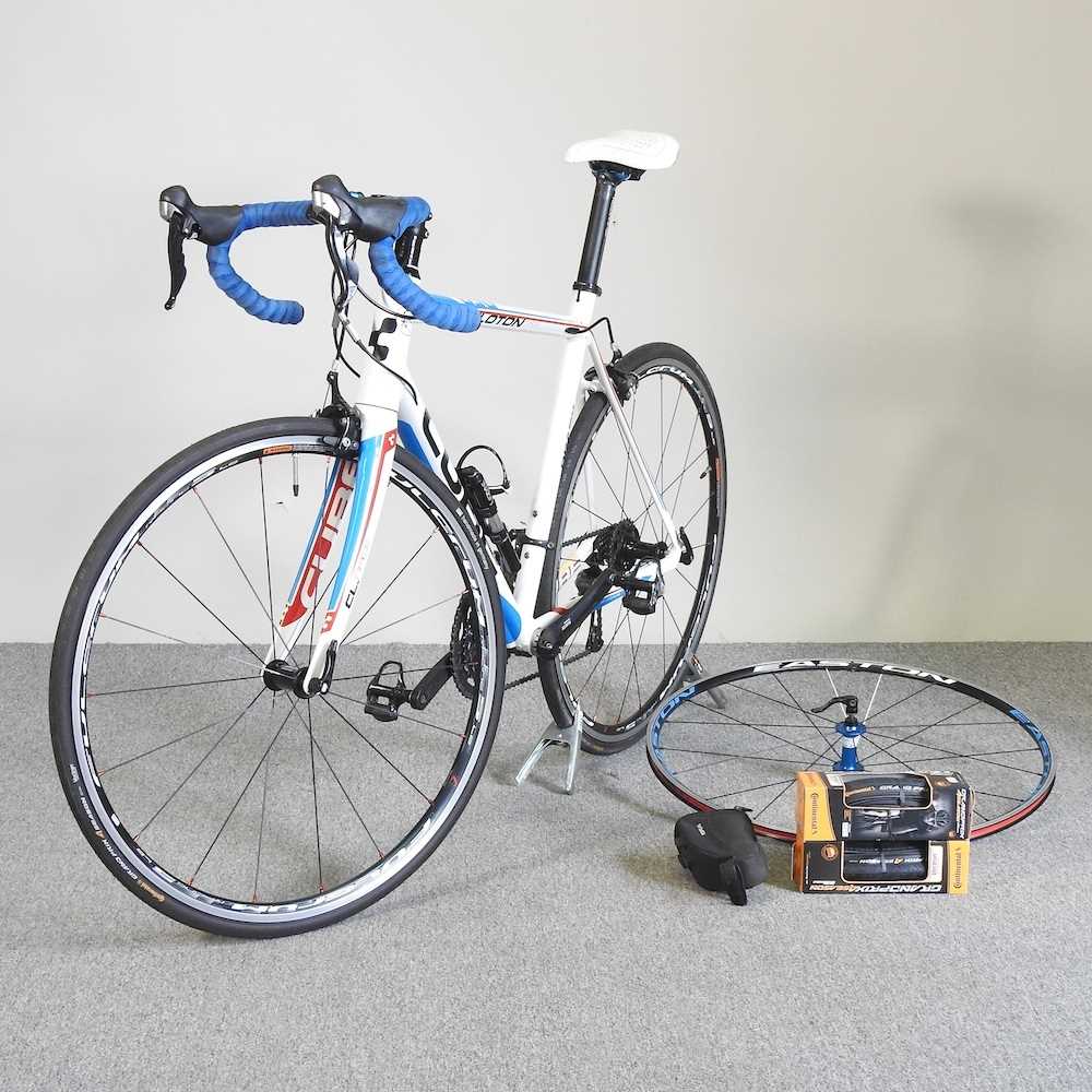 Lot 275 - A Peloton Cube racing bicycle