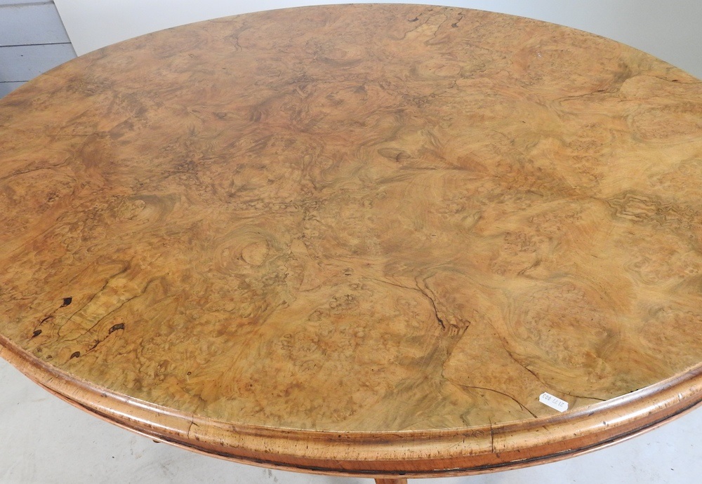Lot 491 - A Victorian loo table