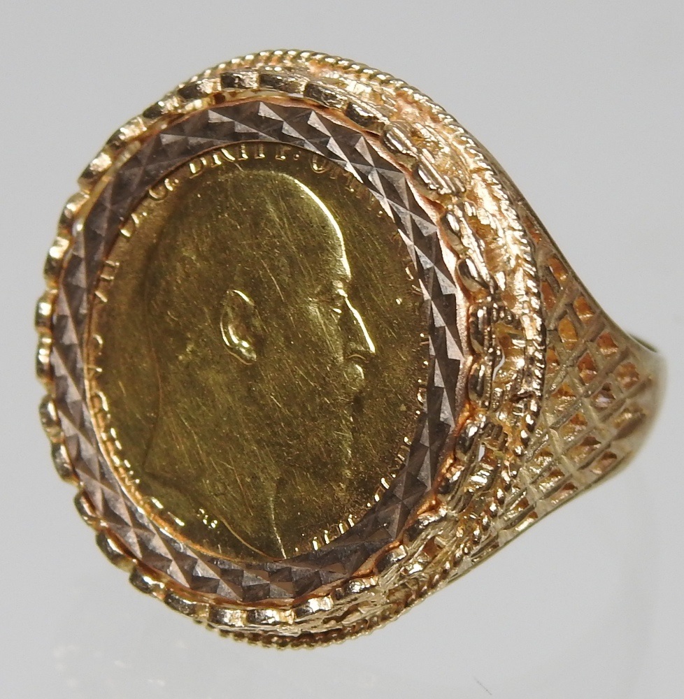 Lot 166 - An Edward VII ring