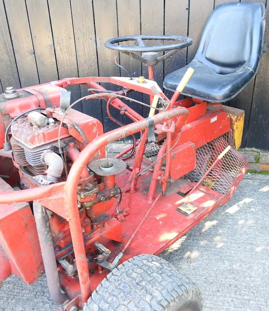 Lot 39 - A Yazoo ride-on lawn mower