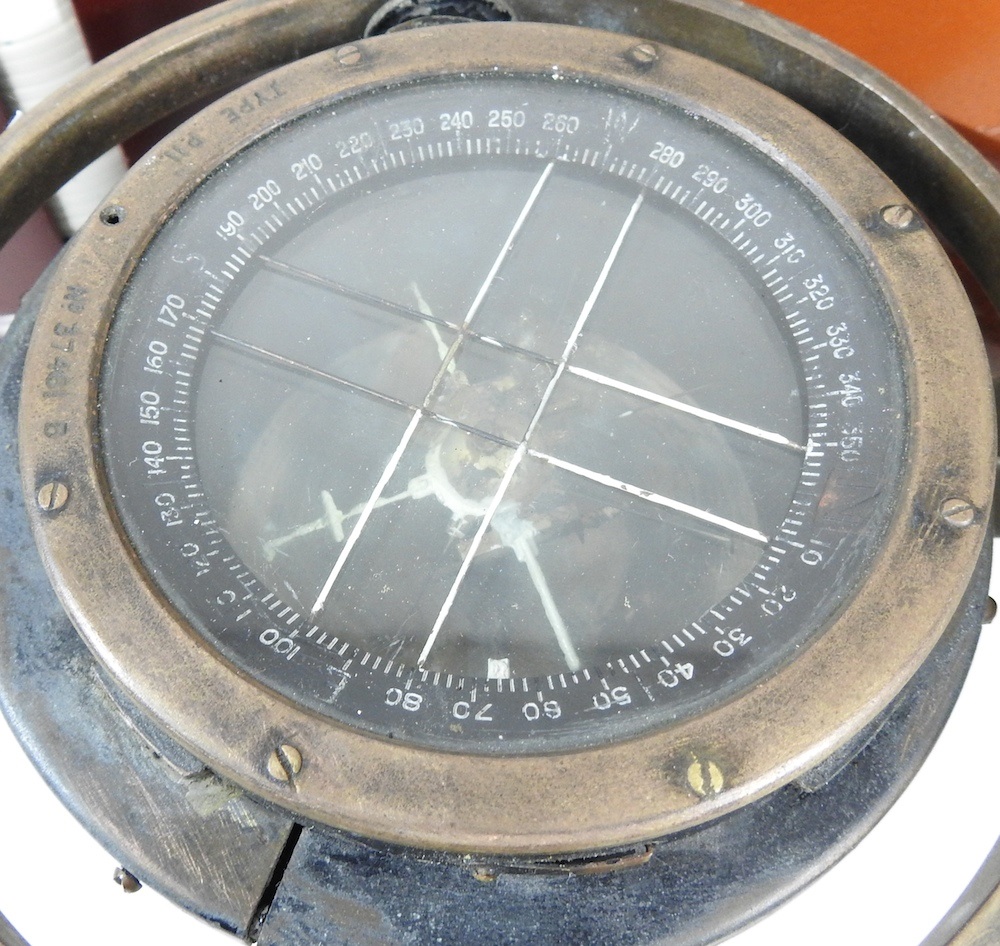 Lot 688 - A World War II compass
