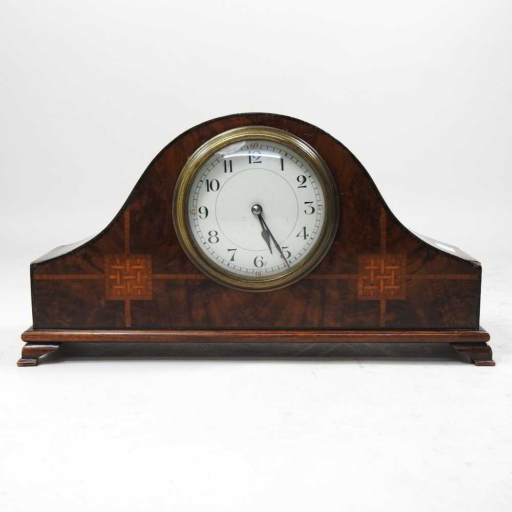 Lot 273 - An early 20th century clock