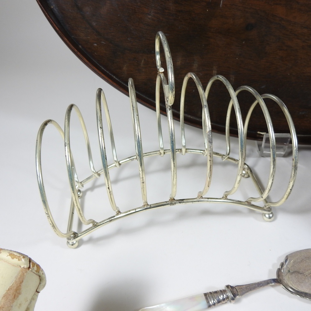 Lot 225 - A silver plated toast rack