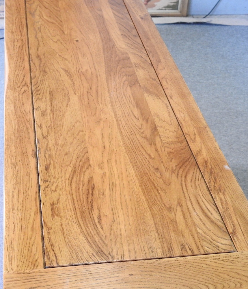 Lot 82 - A modern oak chest