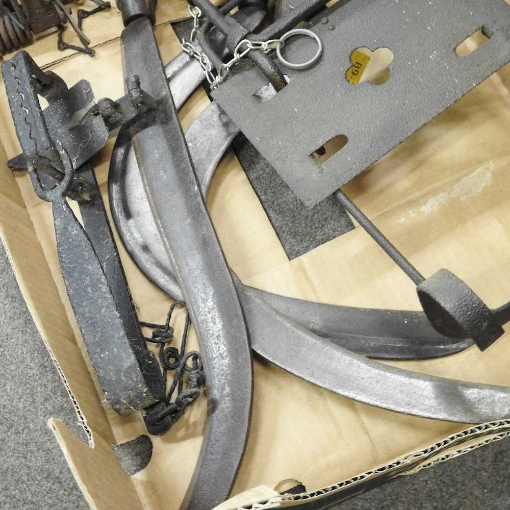 Lot 383 - A collection of traps and tools