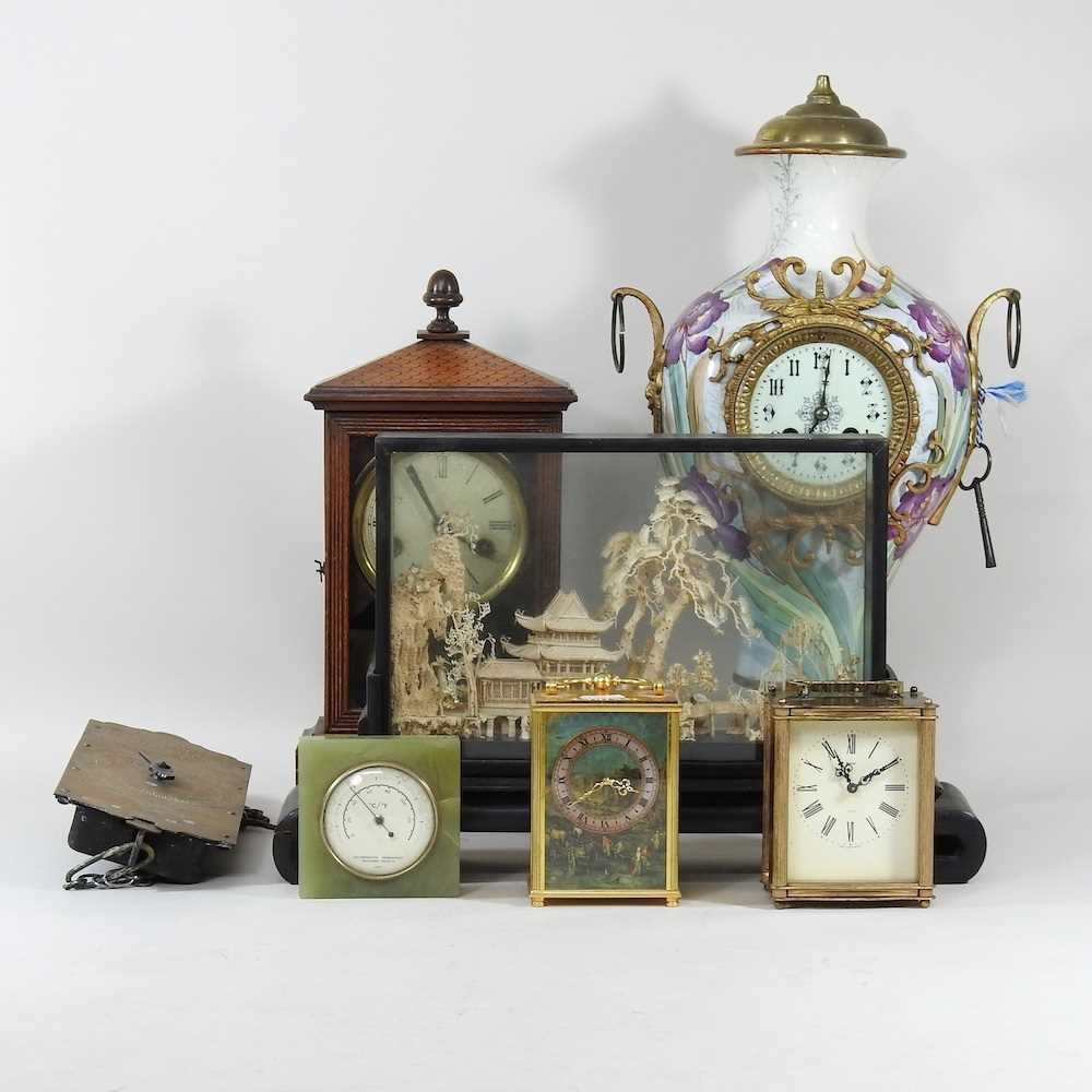 Lot 666 - A collection of various clocks, together