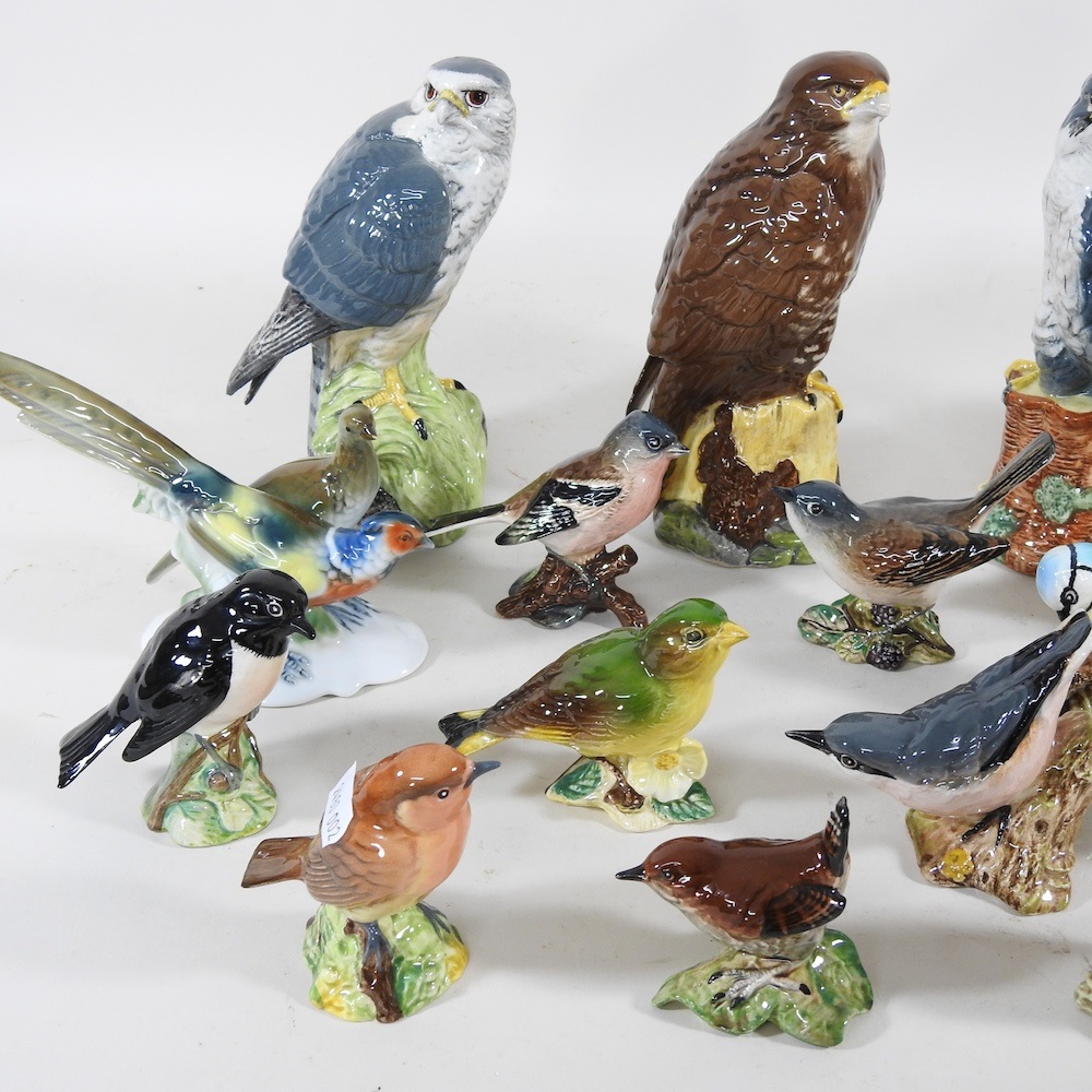 Lot 556 - A Beswick pottery model of an owl, 12cm high,
