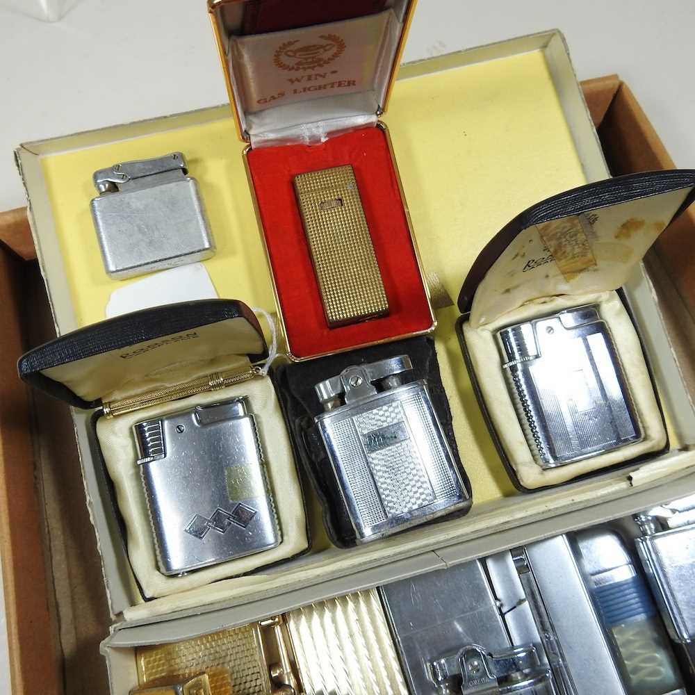 Lot 165 - A collection of vintage pocket lighters, to