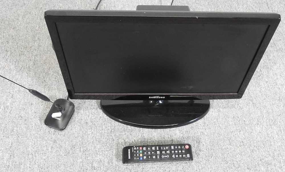 Lot 710 - A Samsung 18 inch flatscreen television,