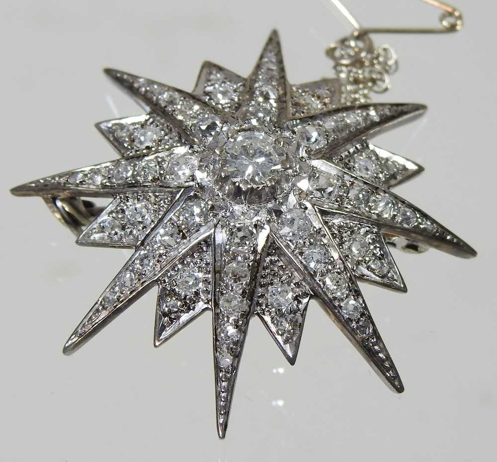 Lot 106 - A diamond target brooch, of graduated star