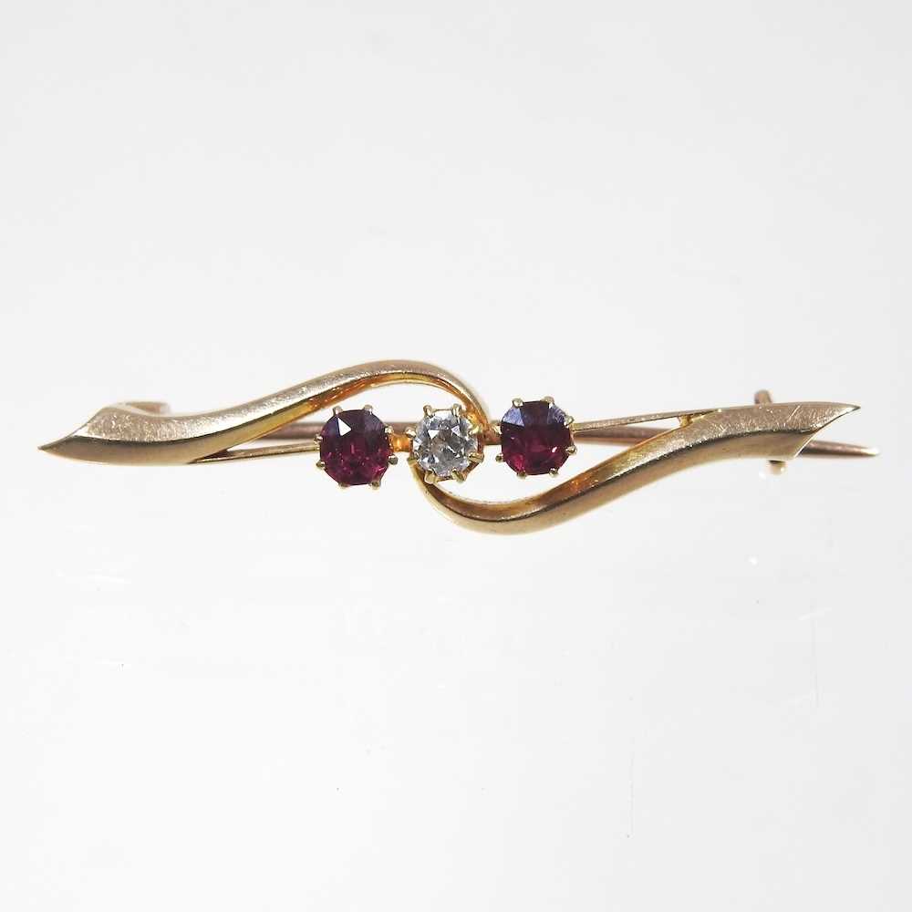 Lot 48 - A 15 carat gold three stone diamond and ruby