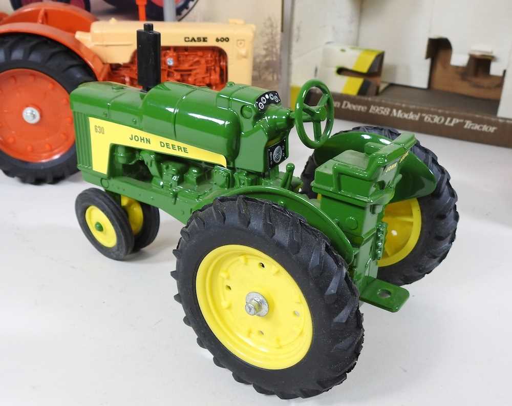 Lot 86 - An Ertl Tractors of the Past Case 600 model