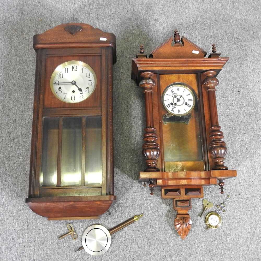 Lot 556 - A 19th century walnut cased vienna style