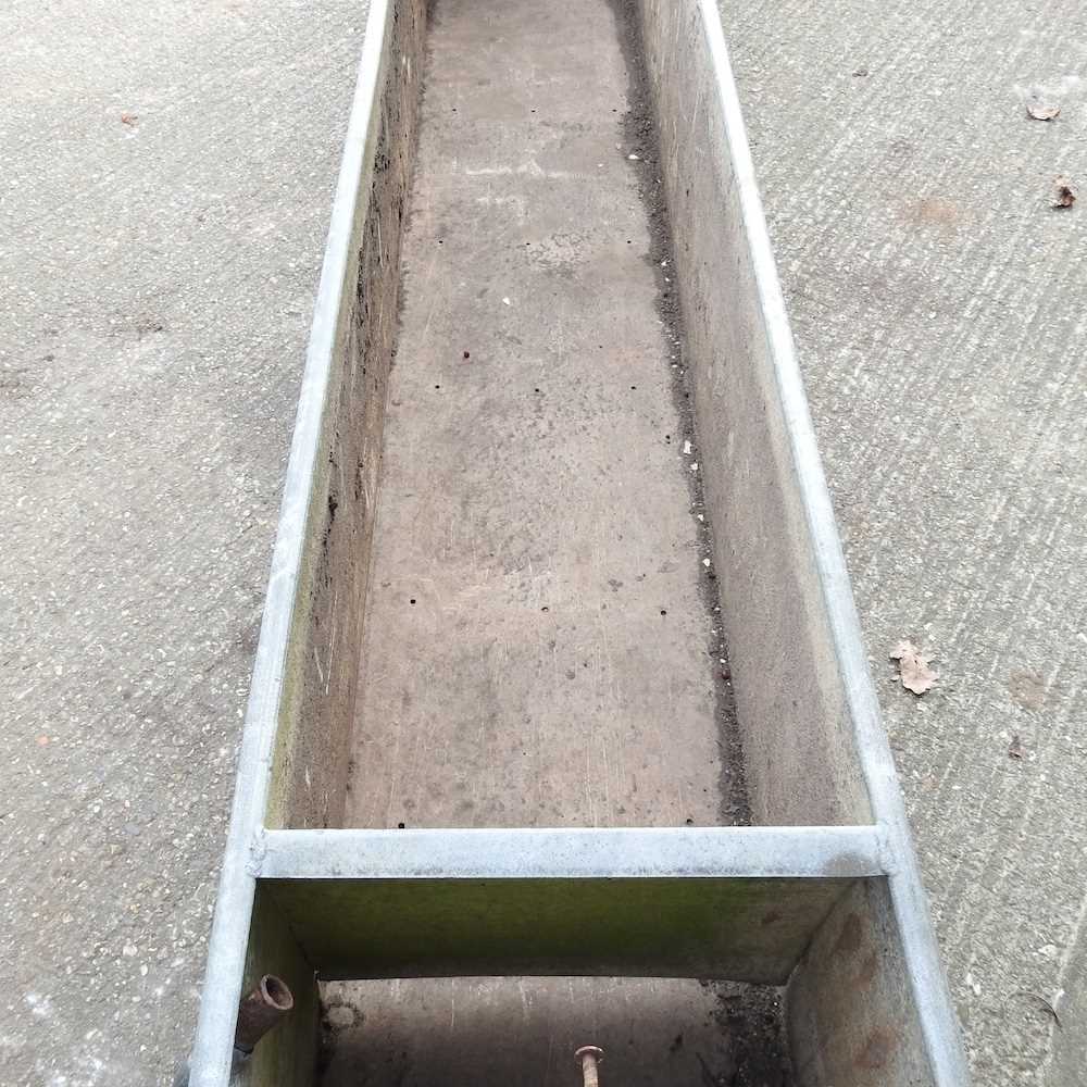 Lot 532 - A large galvanised garden trough