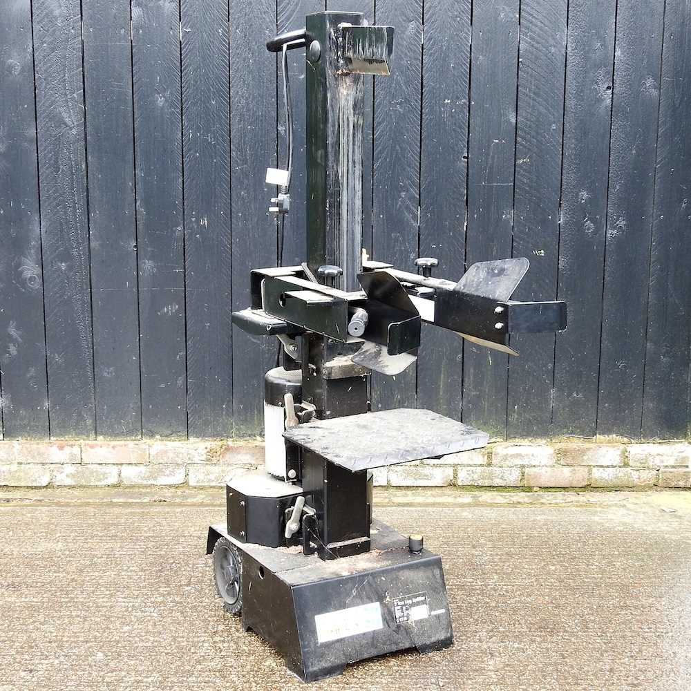Lot 300 - A Sip industrial seven ton log splitter,