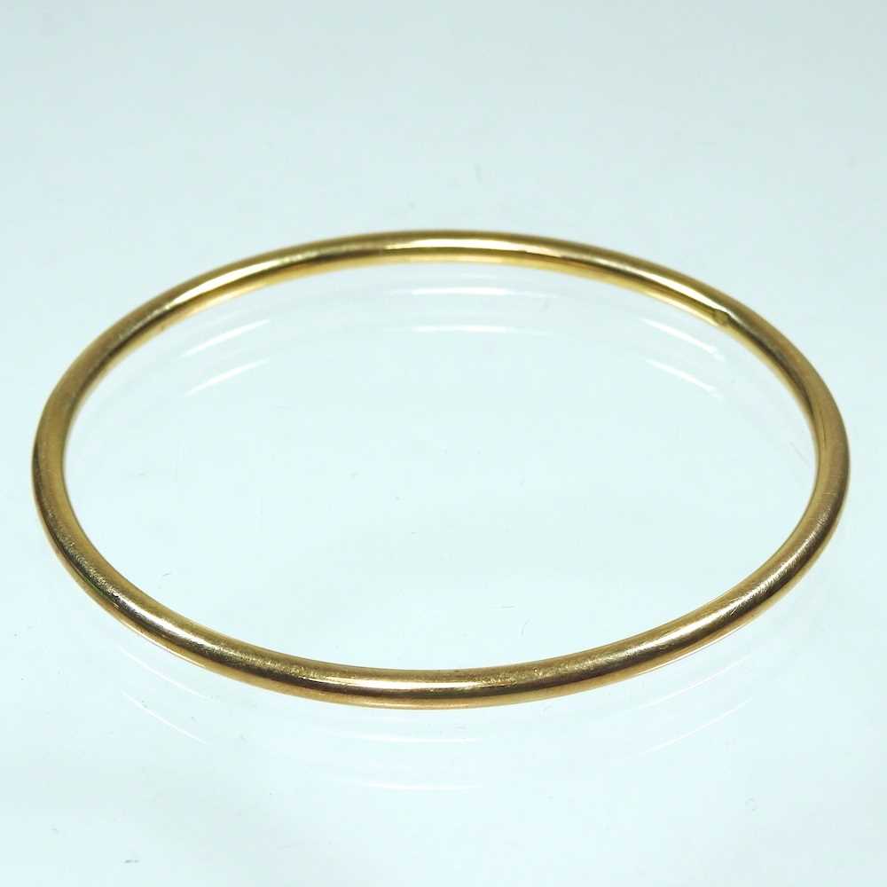 Lot 114 - A 9 carat gold bangle, 30g, 8cm diameter
