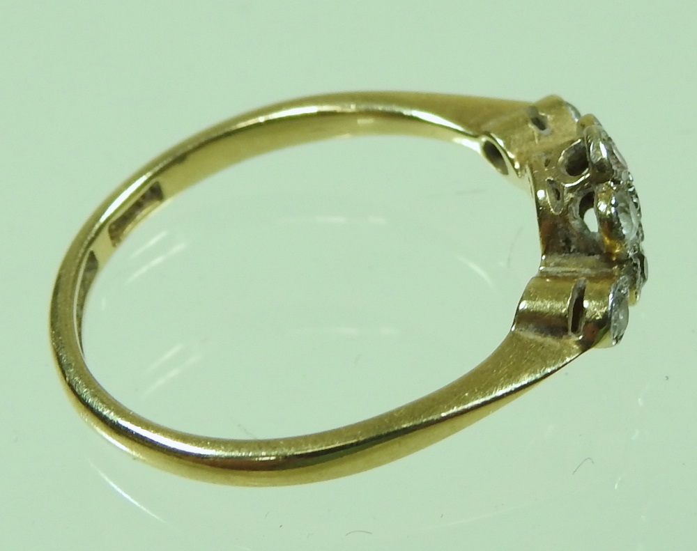 Lot 295 - An 18 carat gold and diamond daisy set