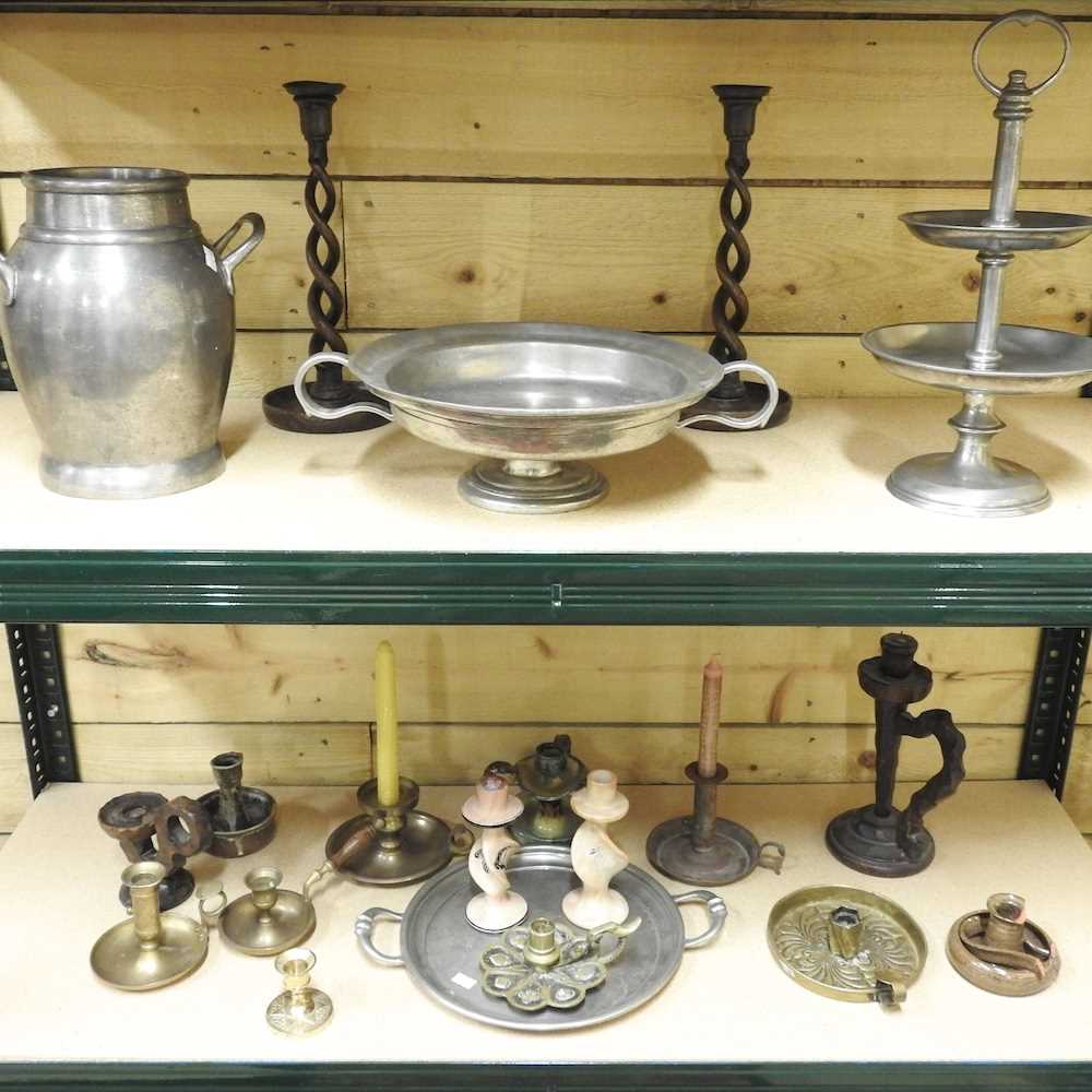 Lot 400 - A collection of metalwares, to include