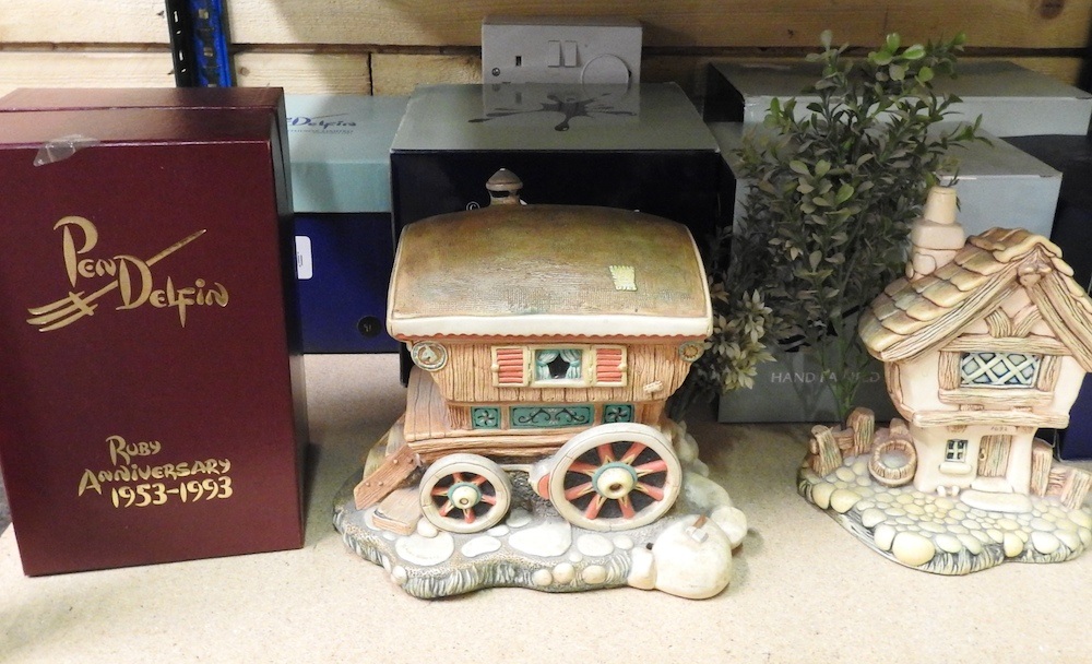Lot 191 - A large collection of Pendelfin figures