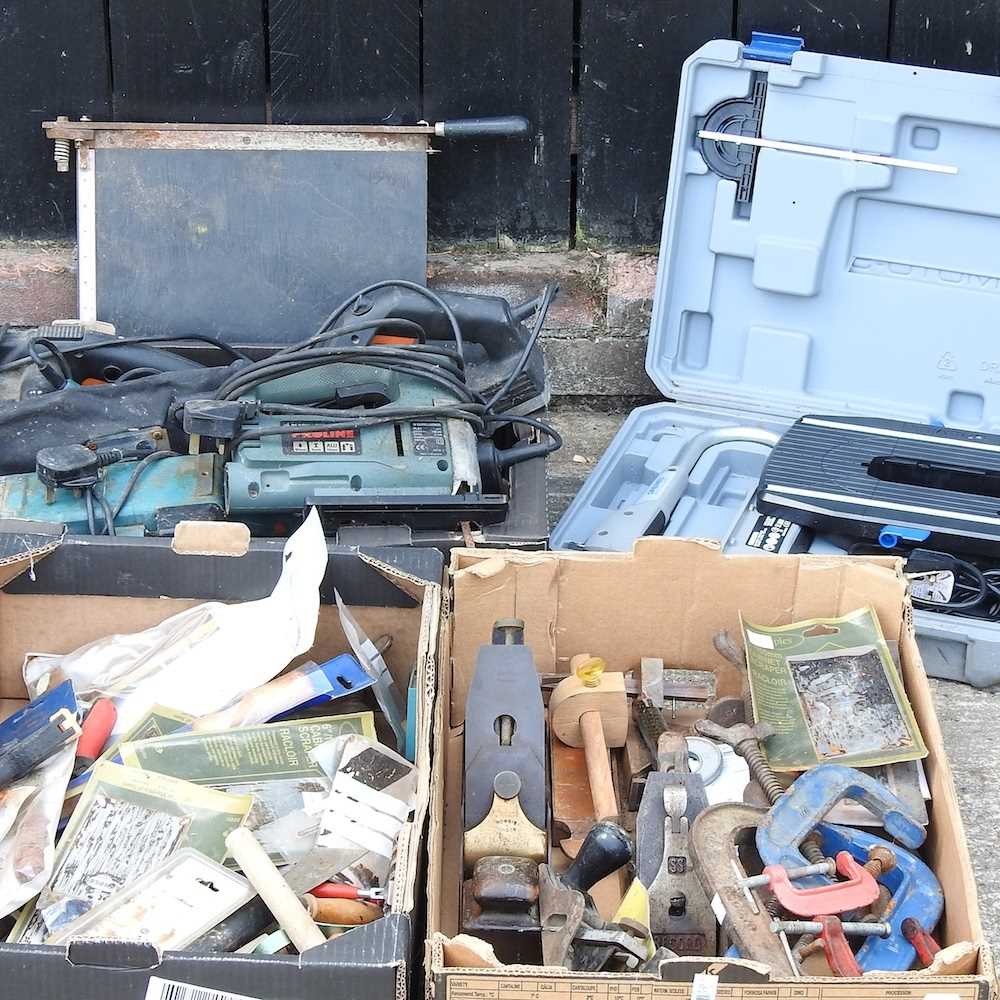 Lot 100 - A collection of hand tools, to include an