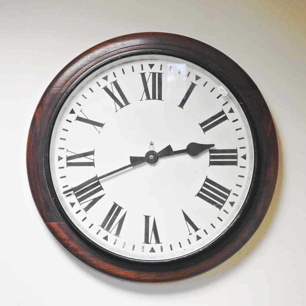Lot 24 - An early 20th century GPO dial clock, with a