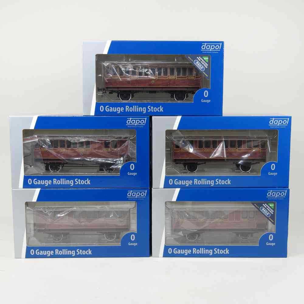 Lot 220 - Five Dapol O Gauge model train rolling stock,