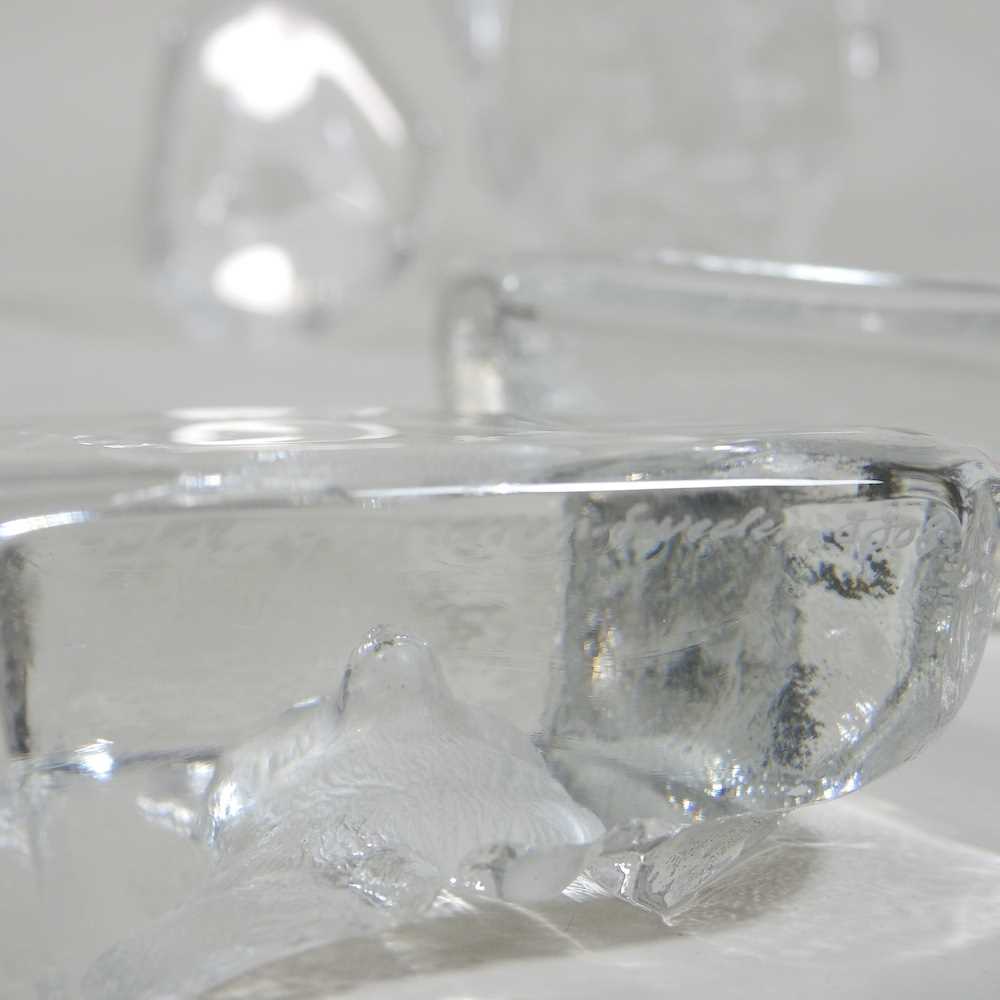 Lot 101 - A collection of five Swedish crystal