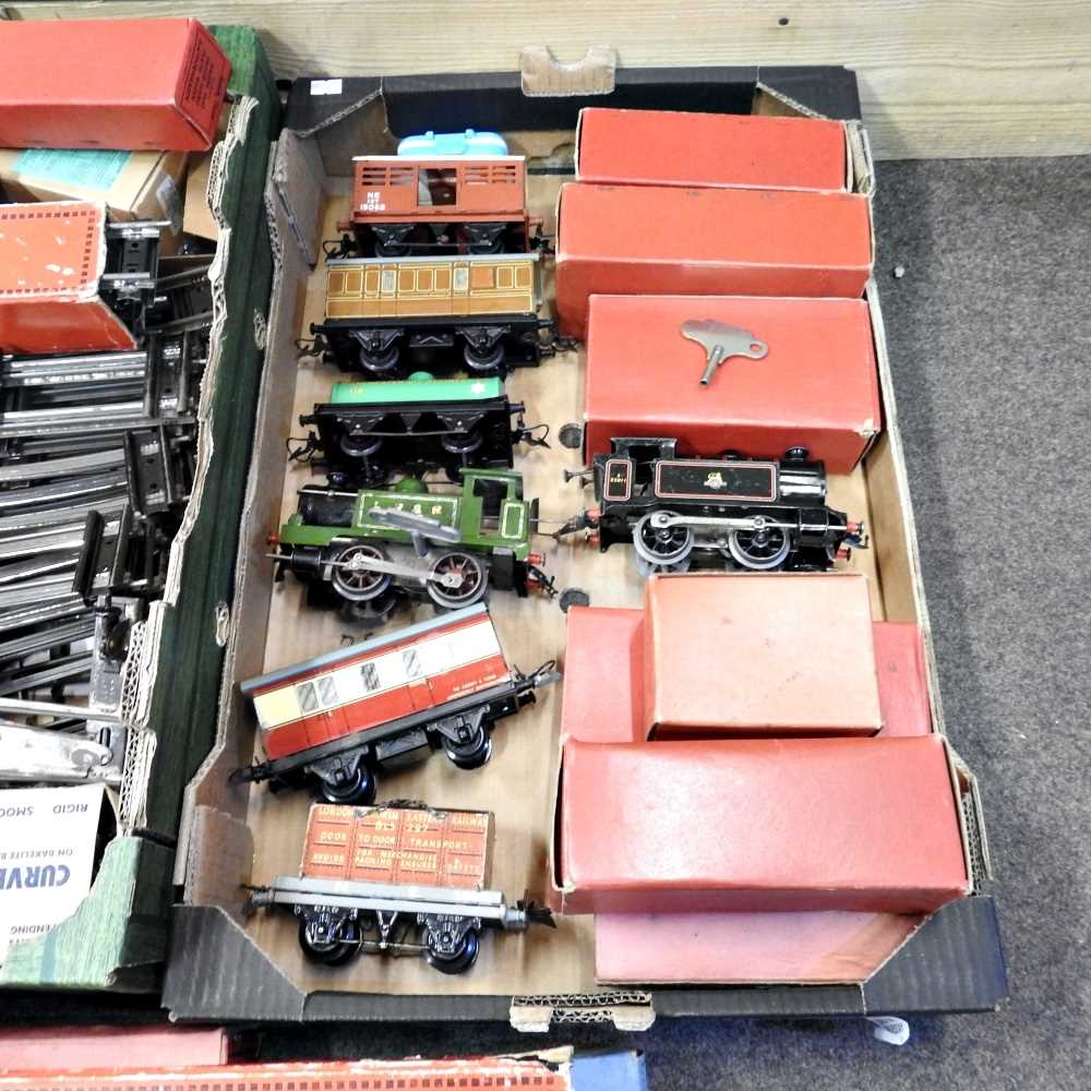 Lot 419 - A collection of Hornby O gauge tin plate