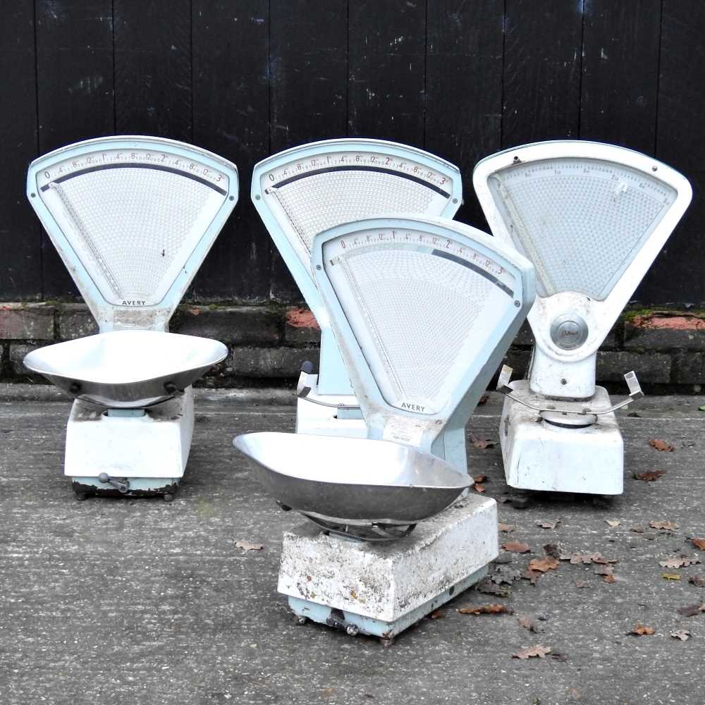 Lot 147 - A set of mid 20th century Avery scales,