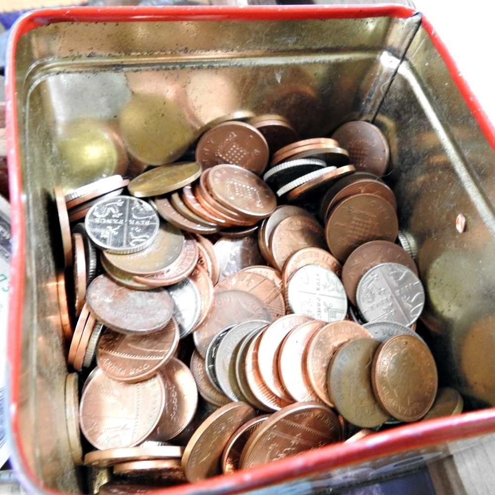 Lot 580 - A collection of coins and bank notes, mainly