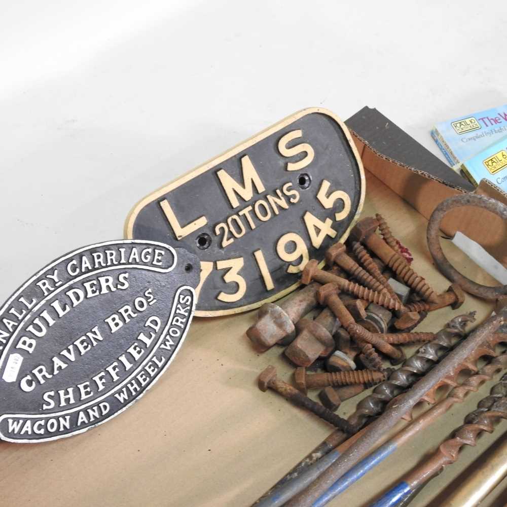 Lot 191 - A collection of railway items, to include