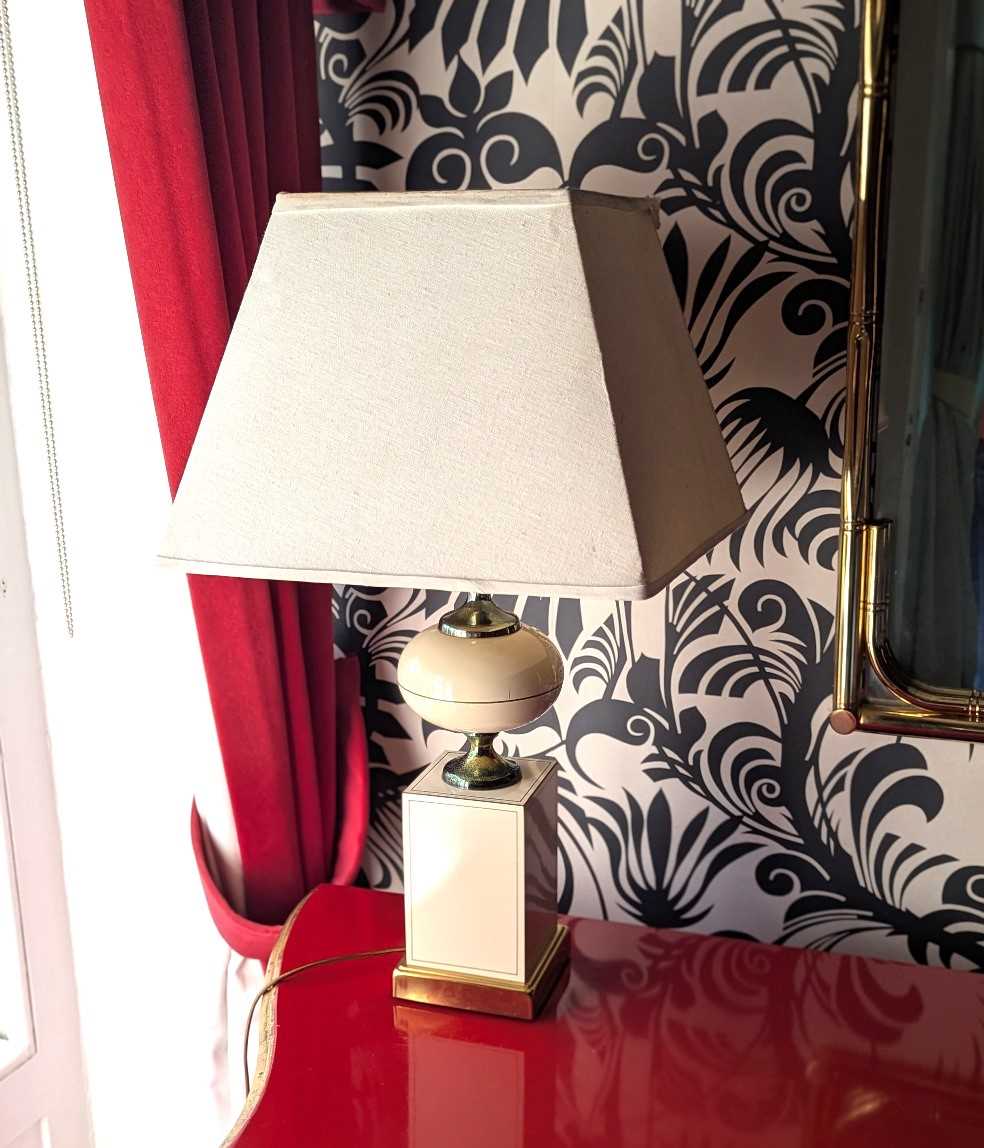 Lot 132 - A 1980s white painted metal table lamp, with