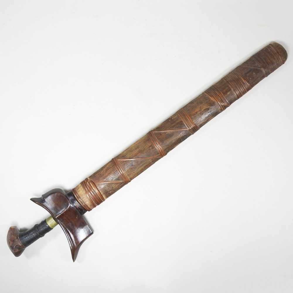 Lot 127 - An early 20th century Moro kris sword, with