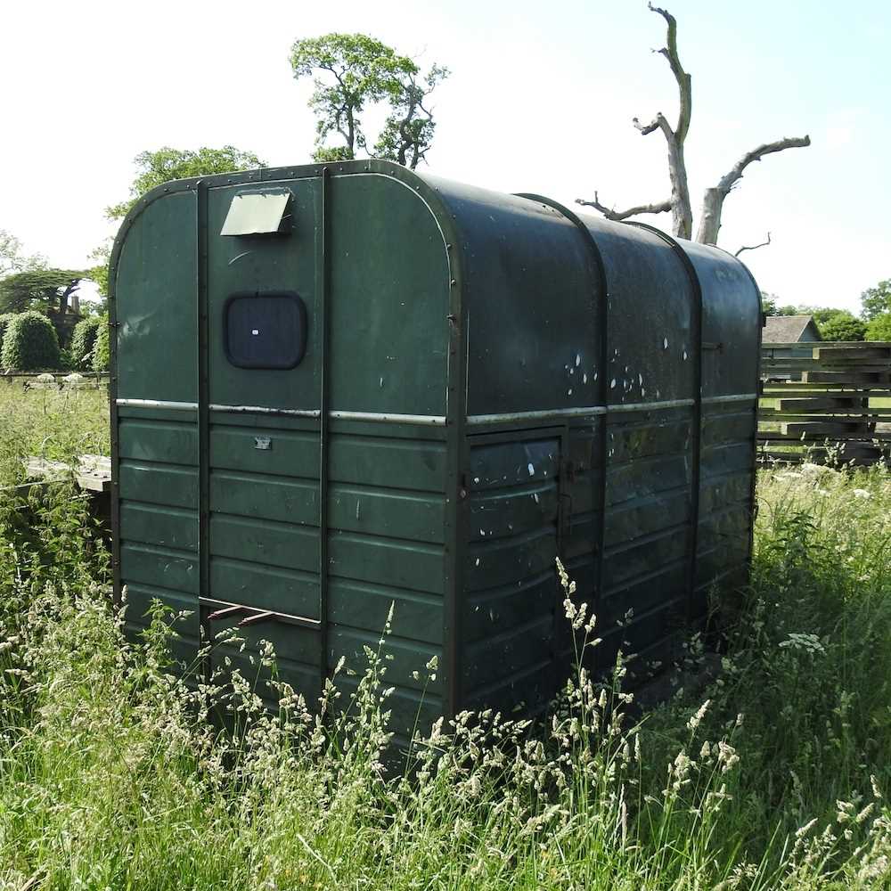 Lot 527 - Plus VAT - A green horse box pony trailer