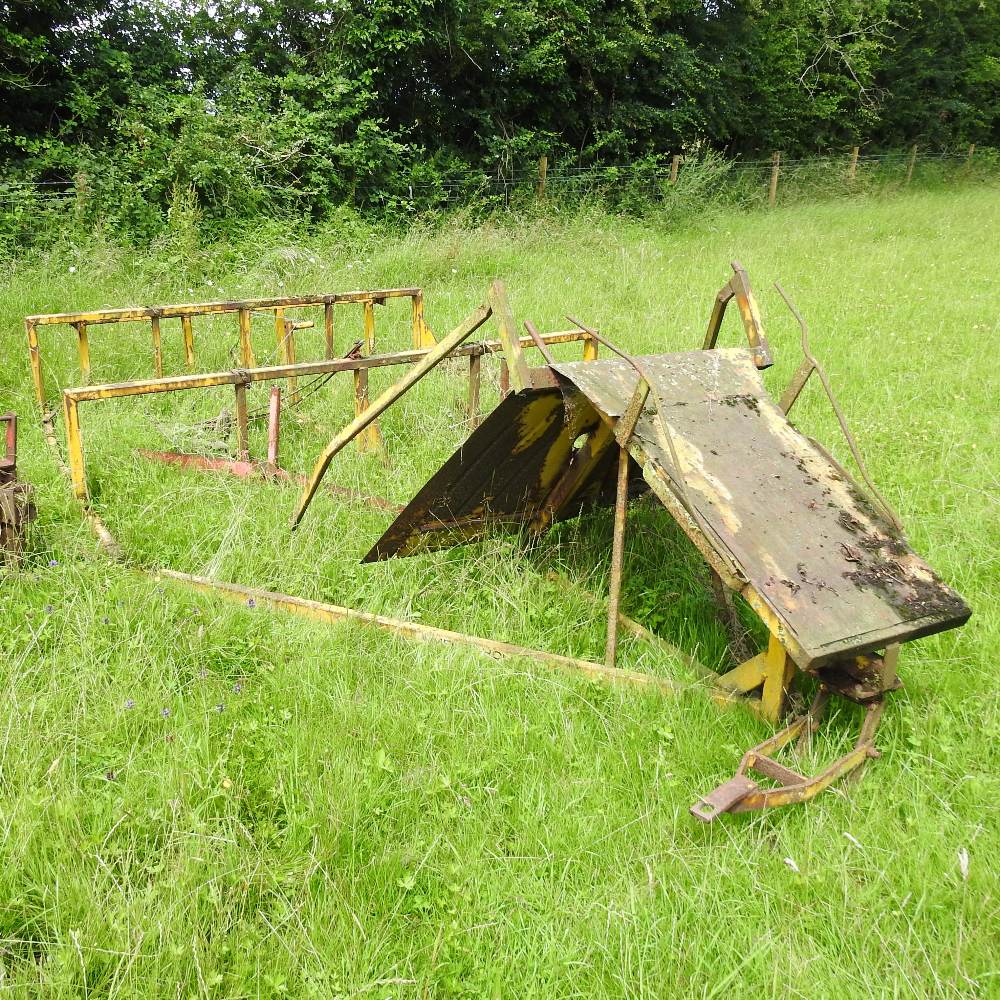 Lot 572 - A bale sledge